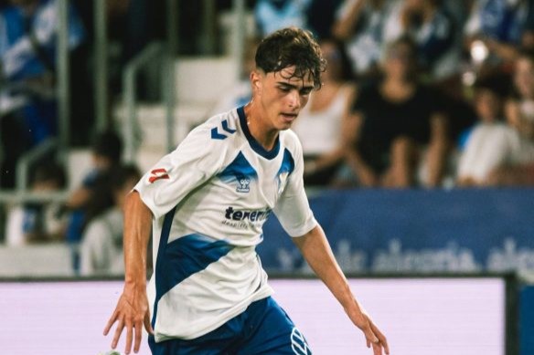 Dani Fernández rompe récords en el Tenerife - Tinta Amarilla