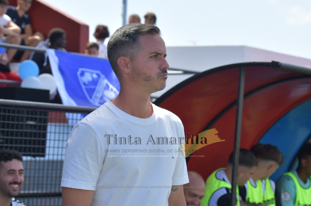 Oujo completa la parrilla de los banquillos grancanarios - Tinta Amarilla