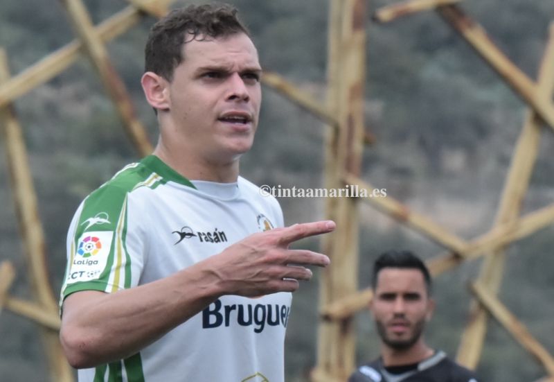 Elvis Suárez, refuerzo para la defensa del U. Viera - Tinta Amarilla